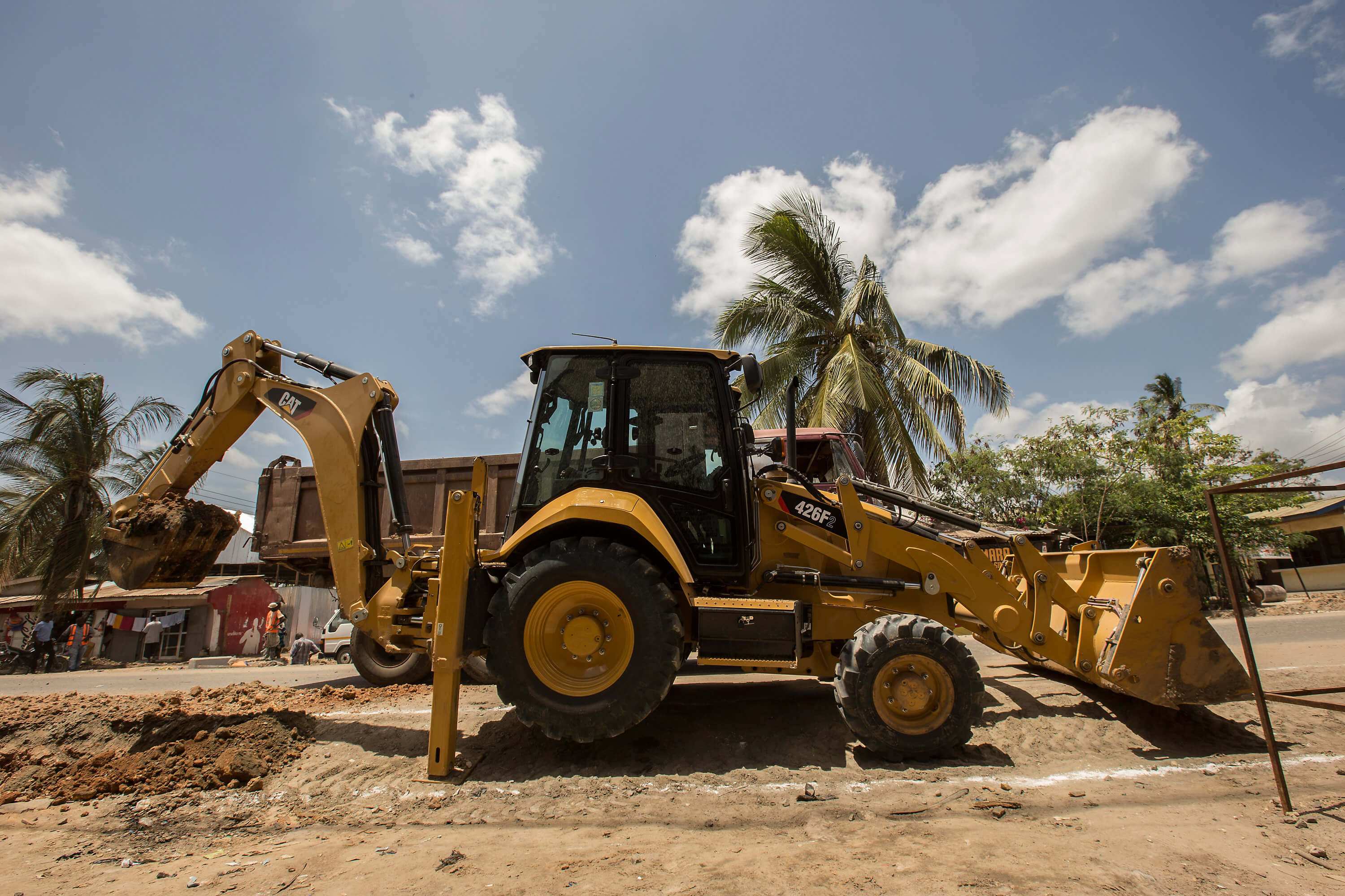 The Cat 426F2 Backhoe: Taking A Load of Your Mind | Iratrac Iraq ...